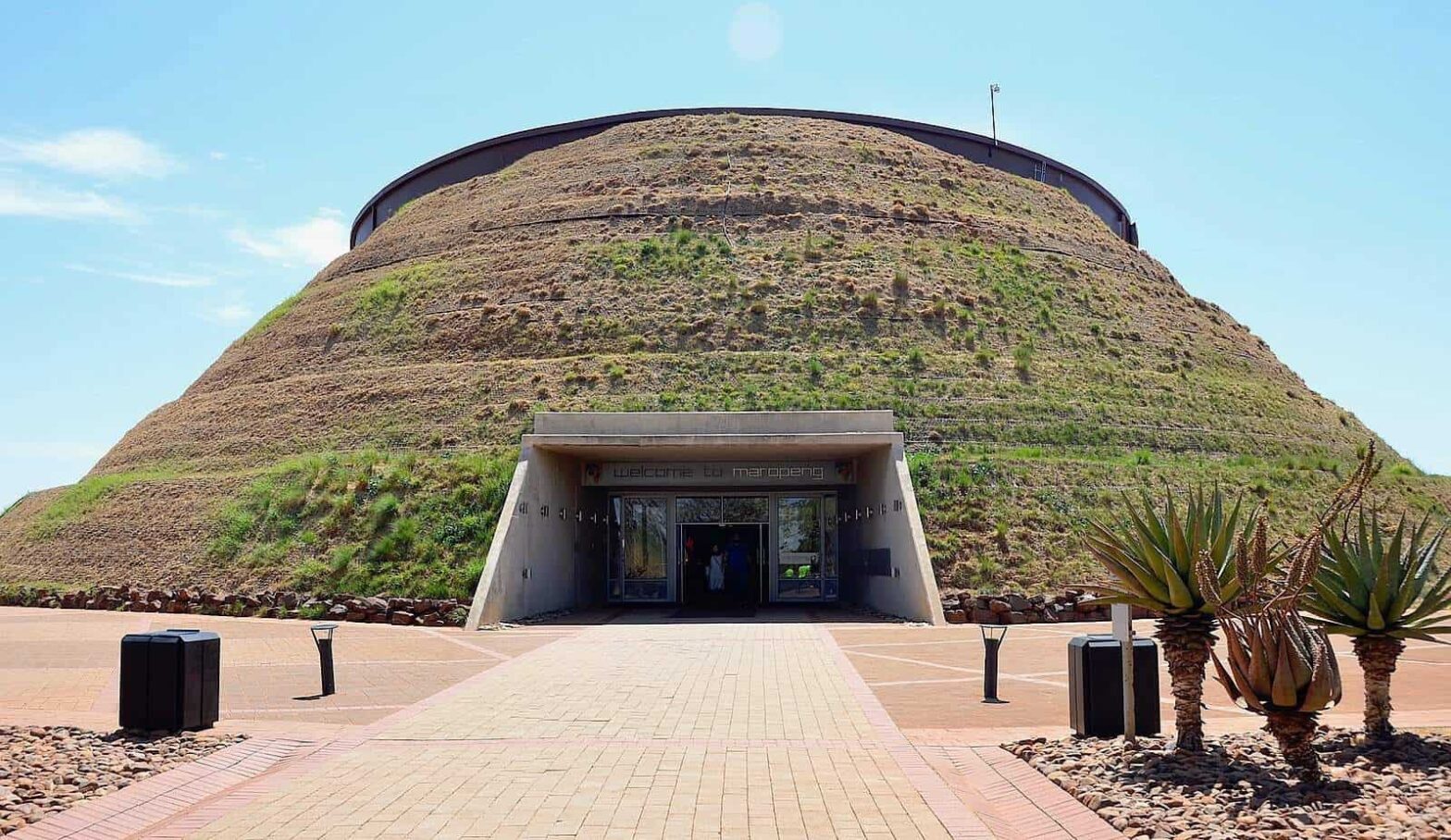 10 Must-Visit Landmarks in South Africa [2025 ]